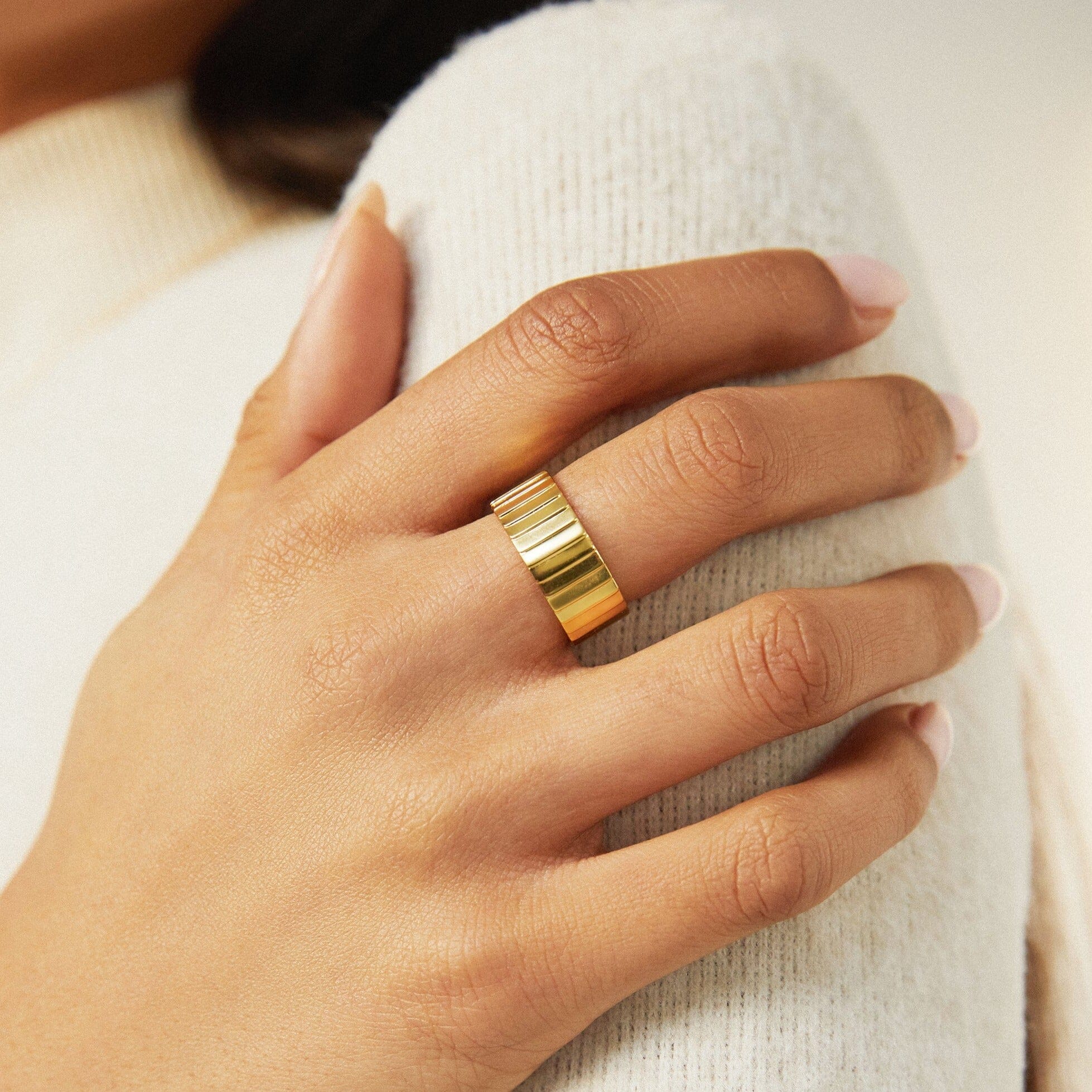 Infinity Ring in Yellow, Rose or White Gold.