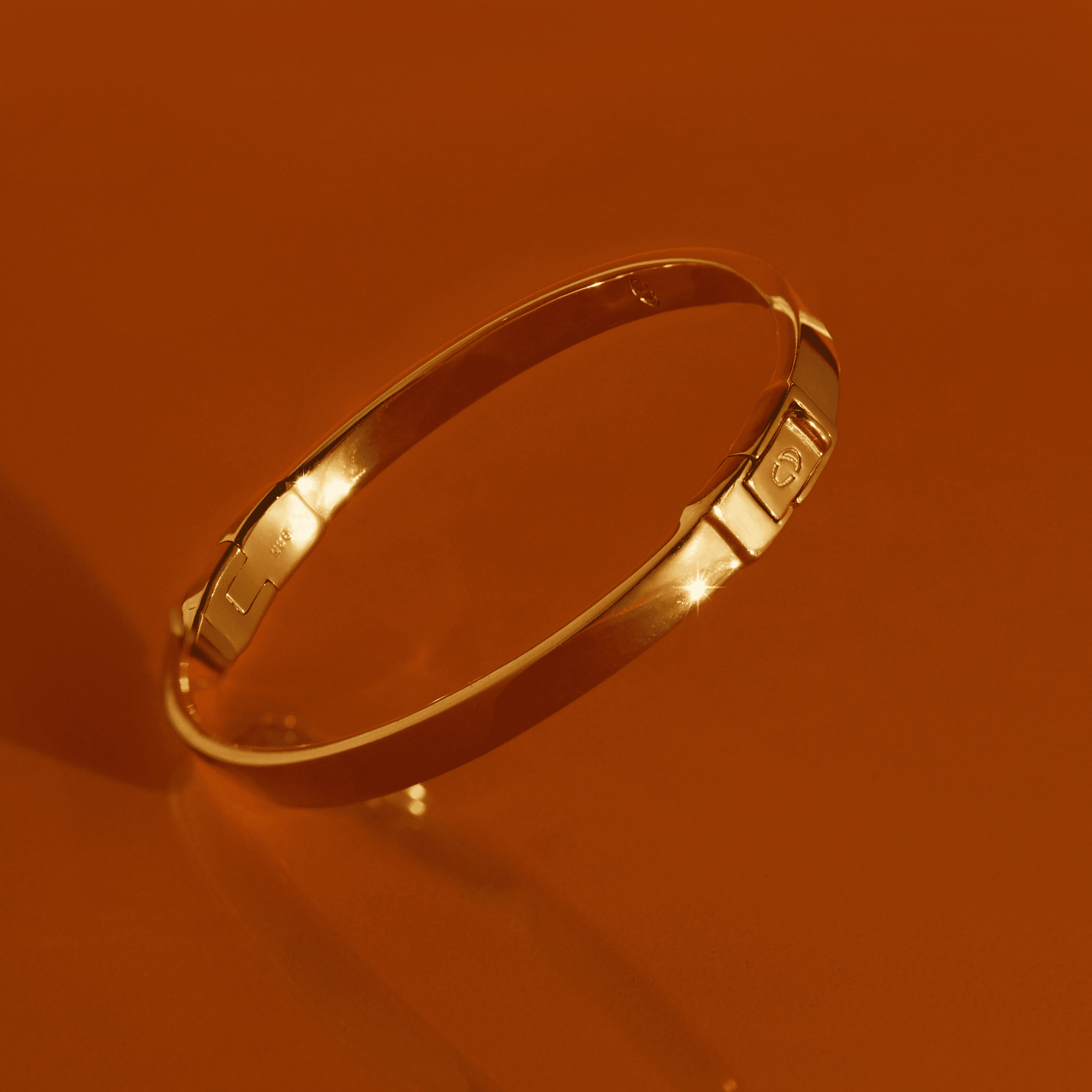 Classic Gold Hinged Bracelet in Yellow, Rose or White Gold