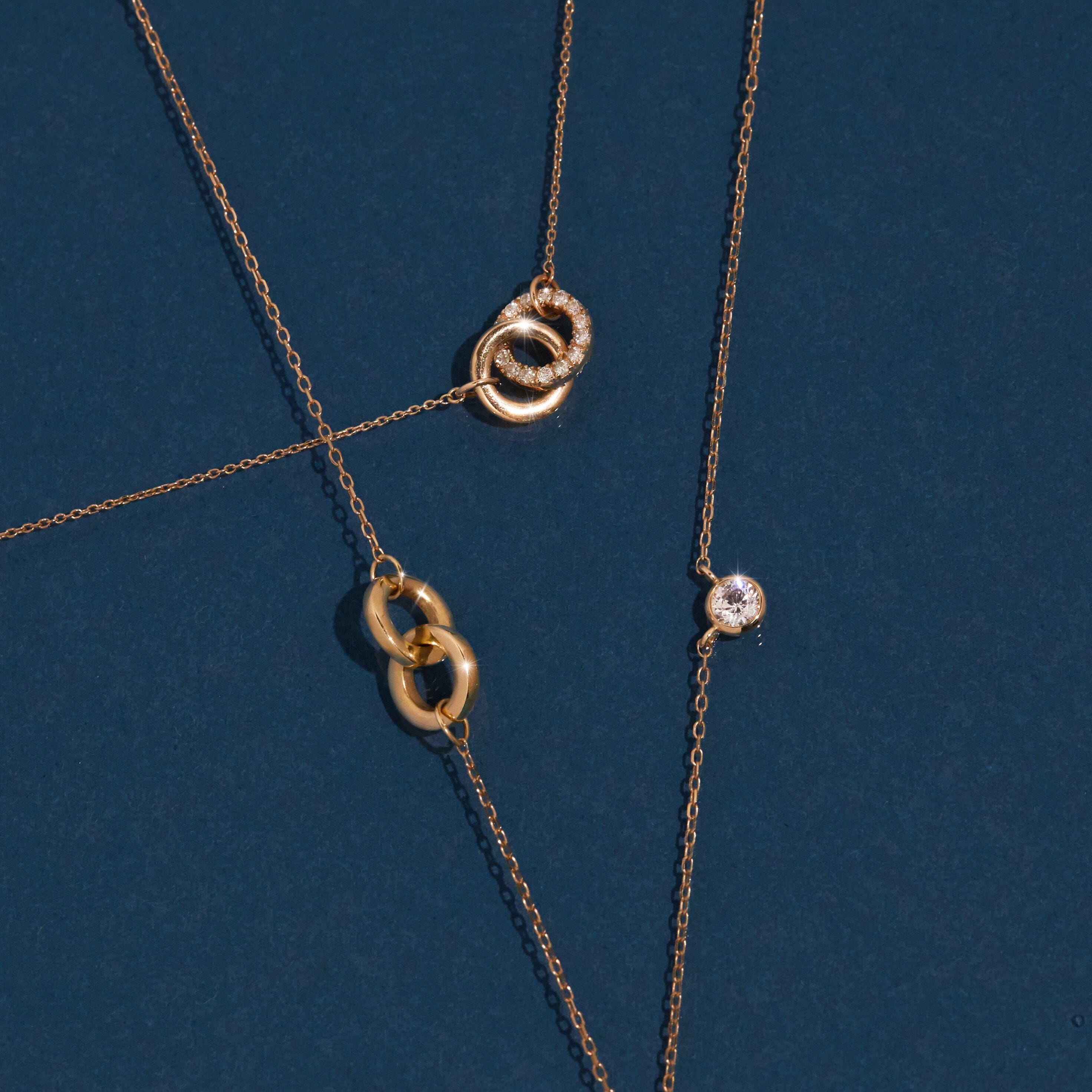 Connection Necklace in Yellow, Rose or White Gold