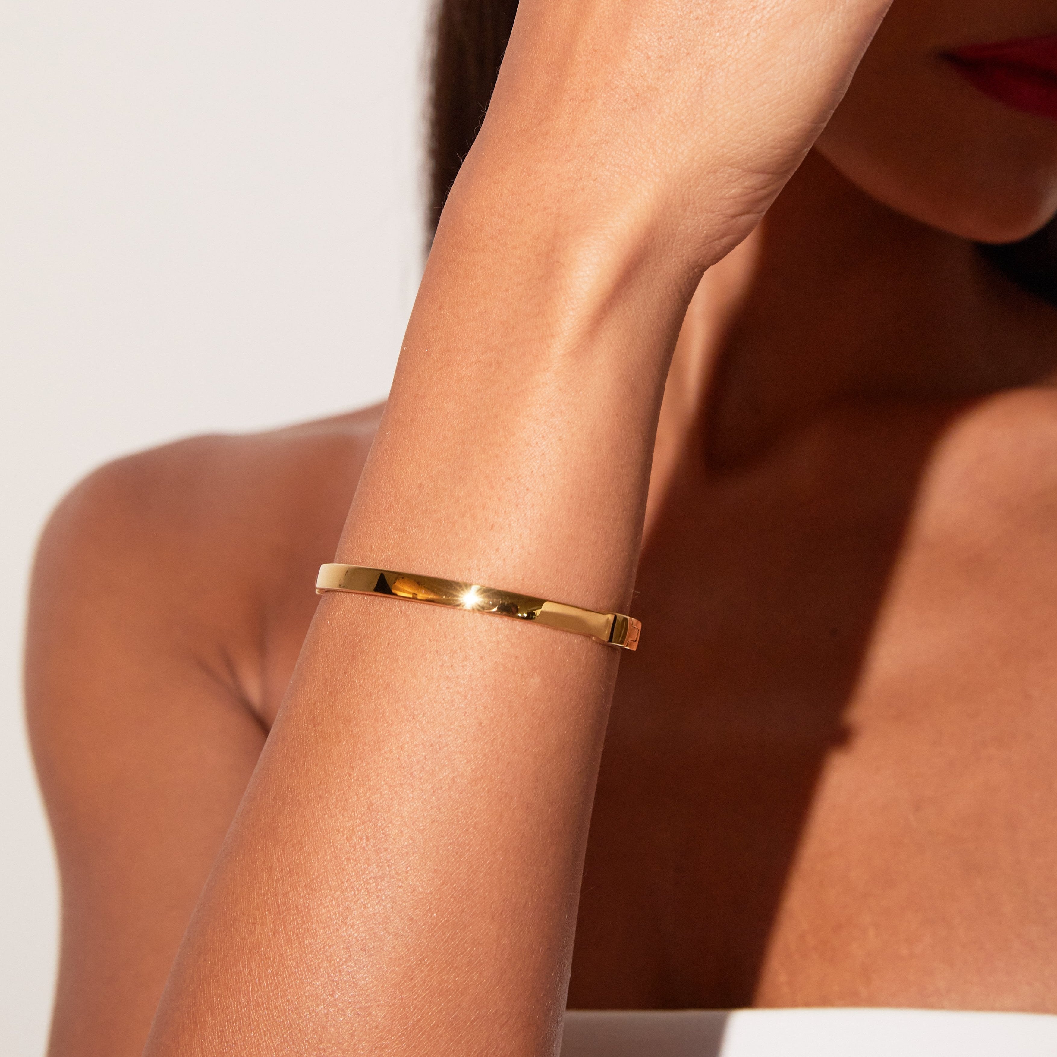 Classic Gold Hinged Bracelet in Yellow, Rose or White Gold