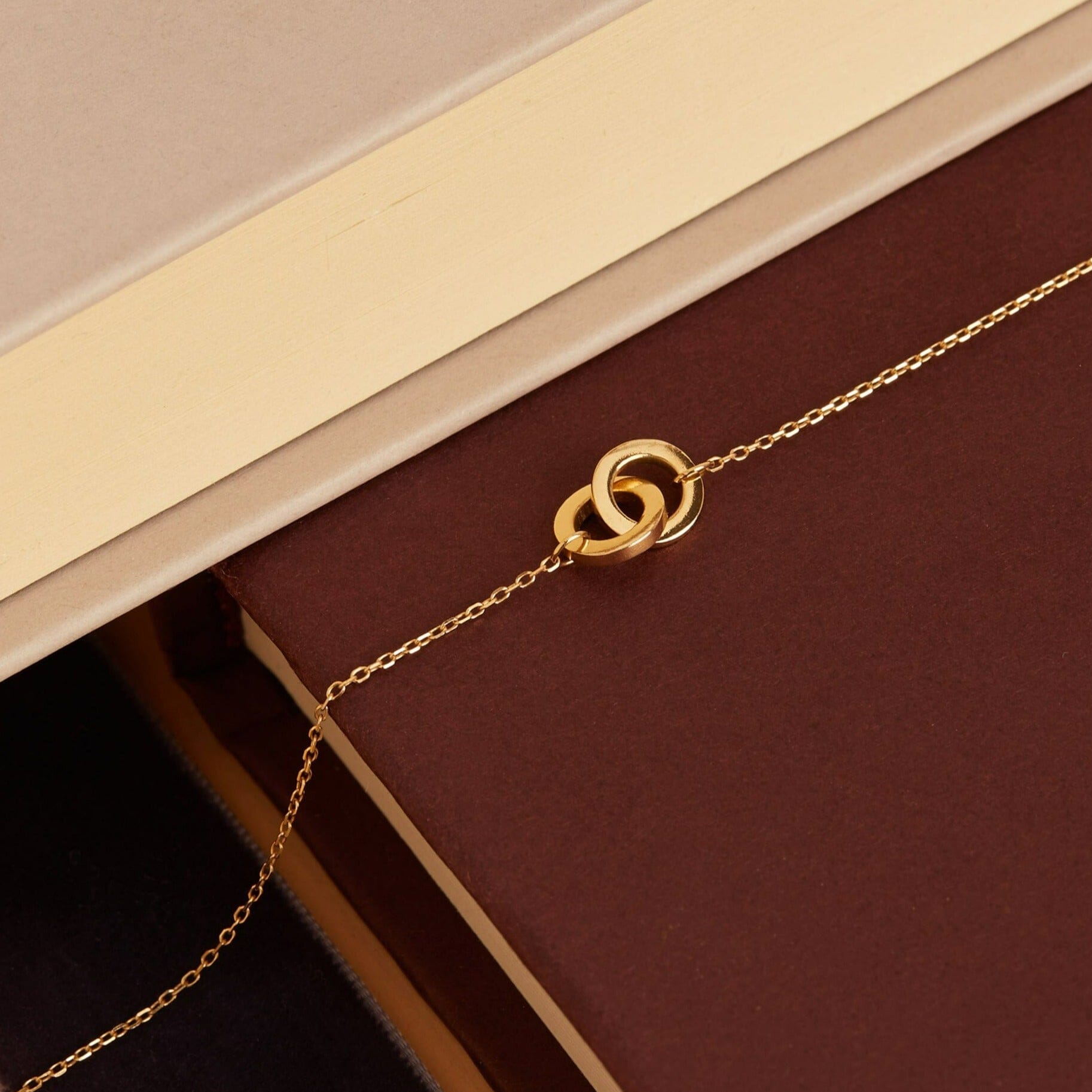 Connection Necklace in Yellow, Rose or White Gold
