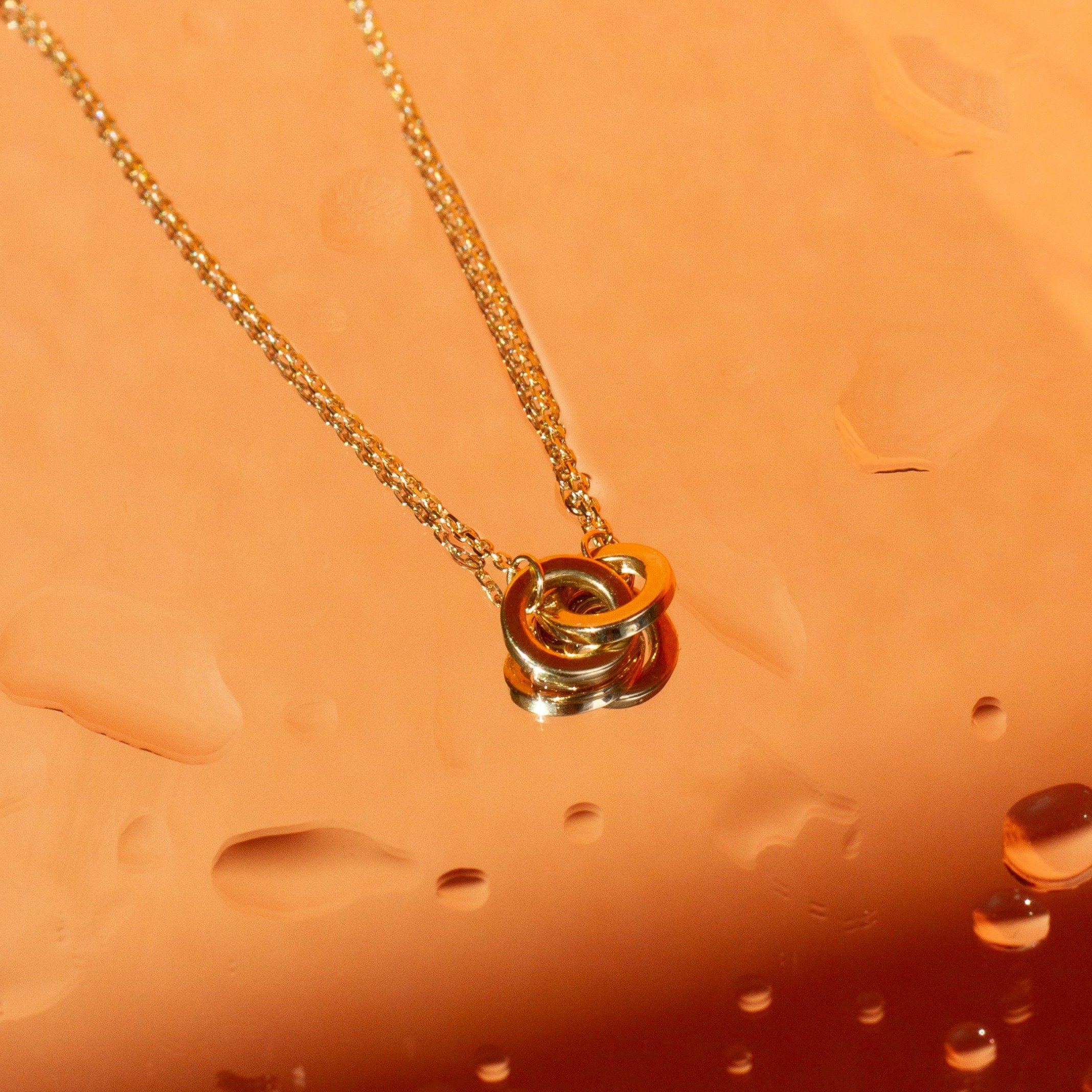 Connection Necklace in Yellow, Rose or White Gold