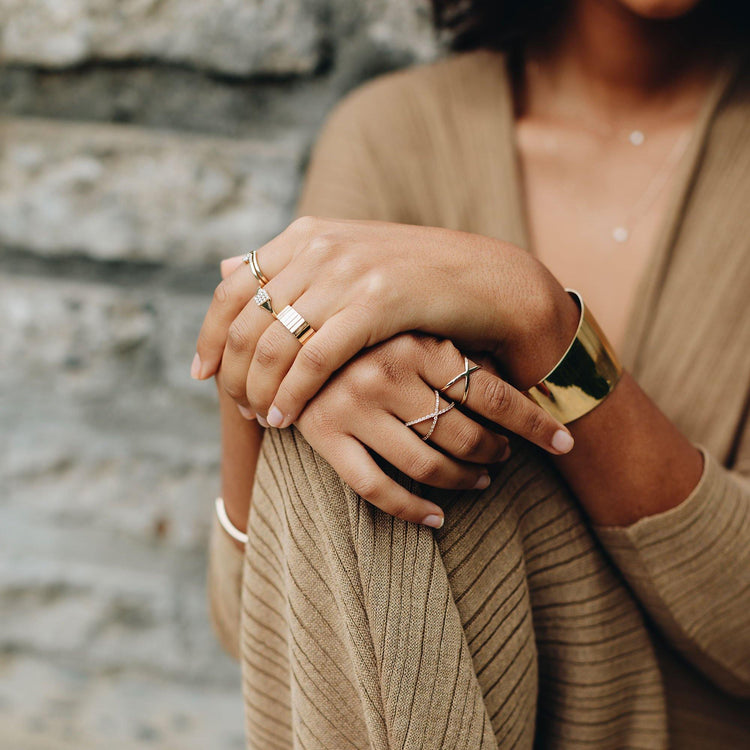 Infinity Ring in Yellow, Rose or White Gold.
