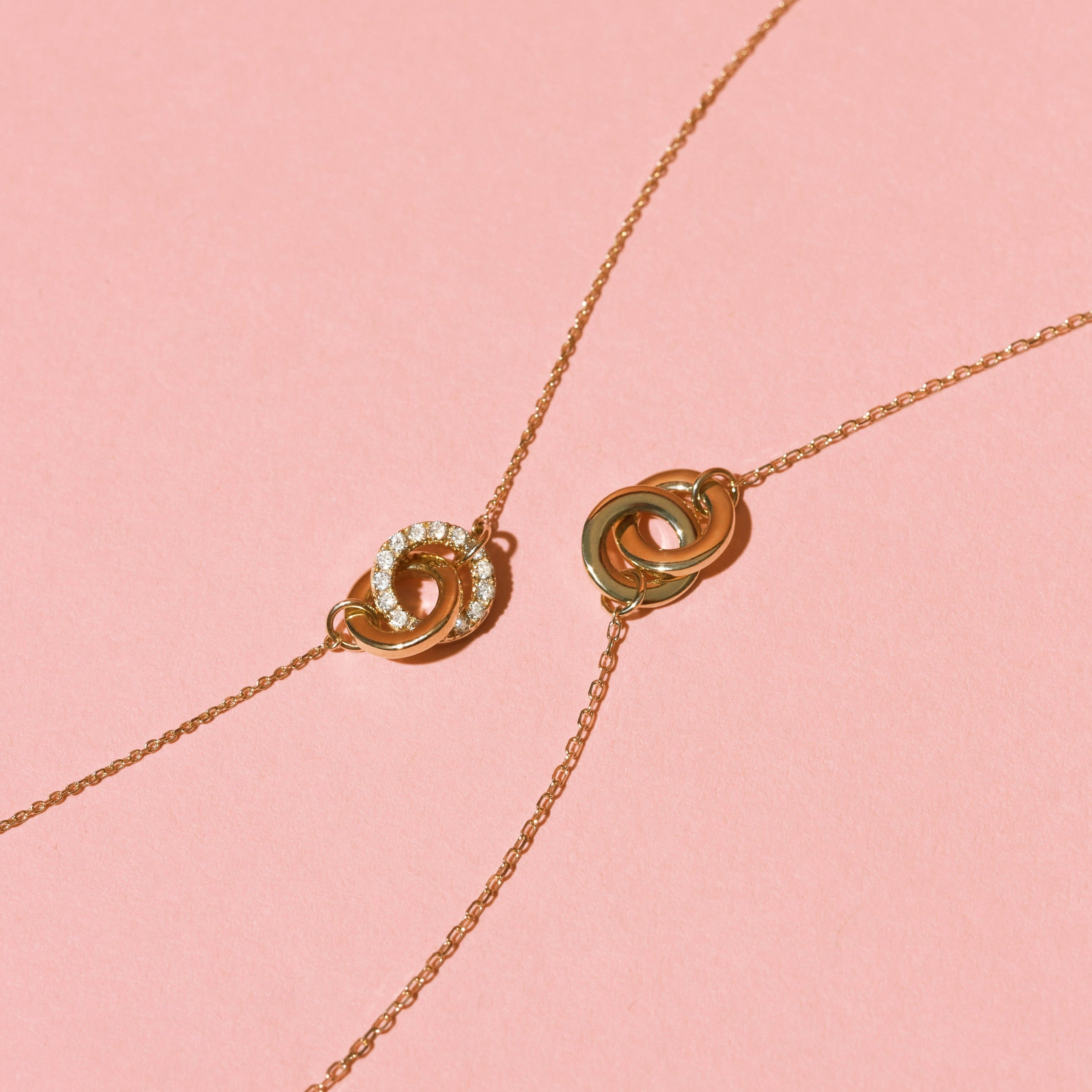 Connection Necklace in Yellow, Rose or White Gold